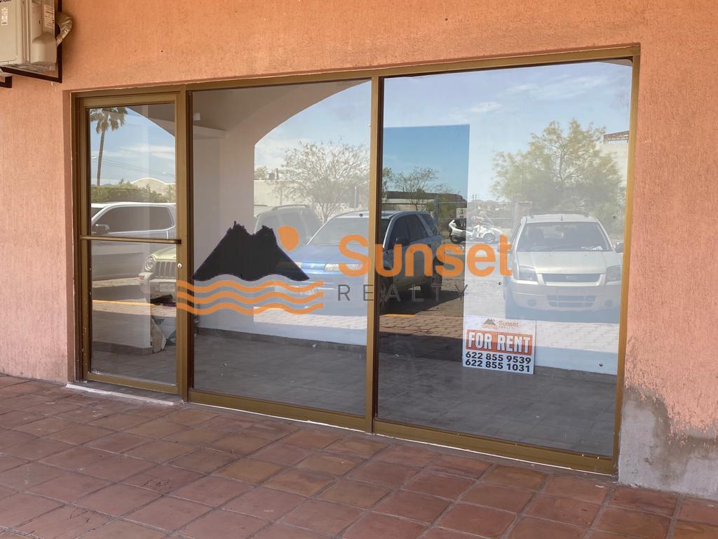 Local 18 Plaza Los Jitos - Sunset Realty